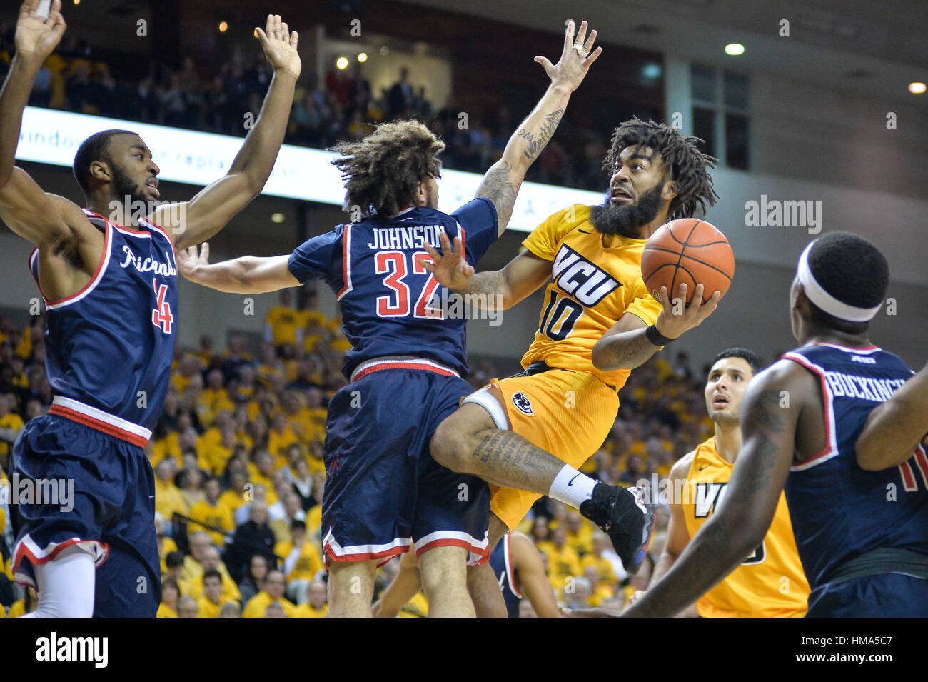 Richmond, USA. 1st Feb, 2017. Jonathan Williams (10) attempts to score ...