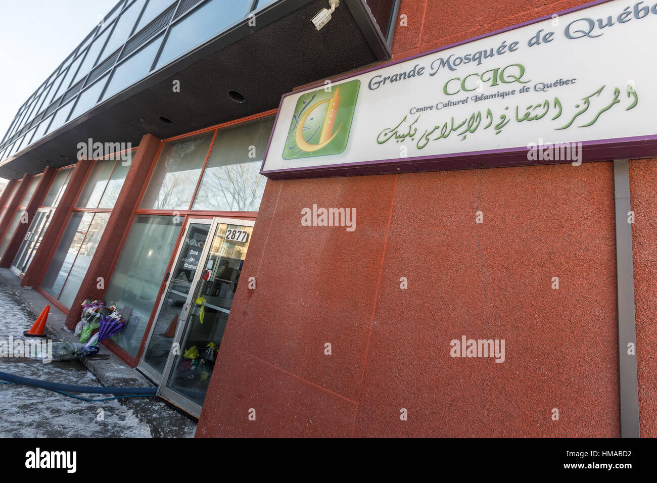 Mosque cleaning hi-res stock photography and images - Alamy