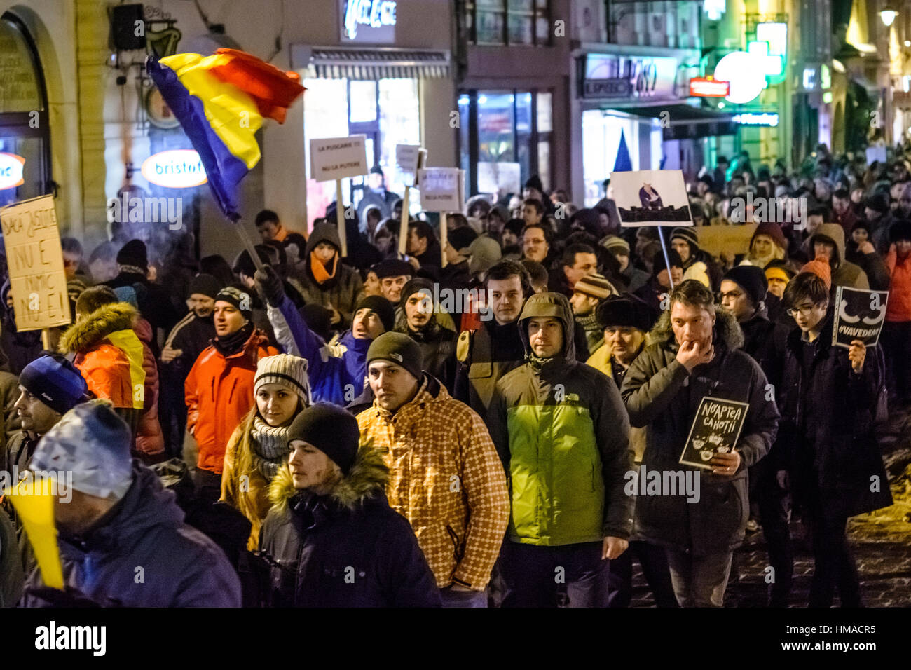 Angry crowd hi-res stock photography and images - Alamy