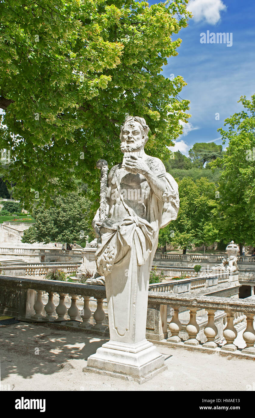 Nimes statue square hi-res stock photography and images - Alamy