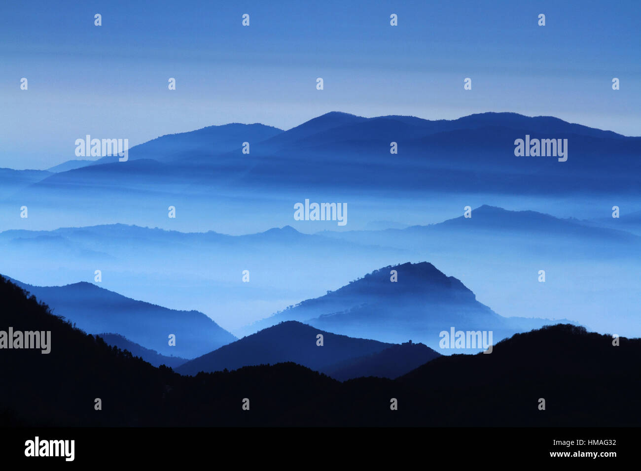Mist between the mountain peaks Stock Photo - Alamy