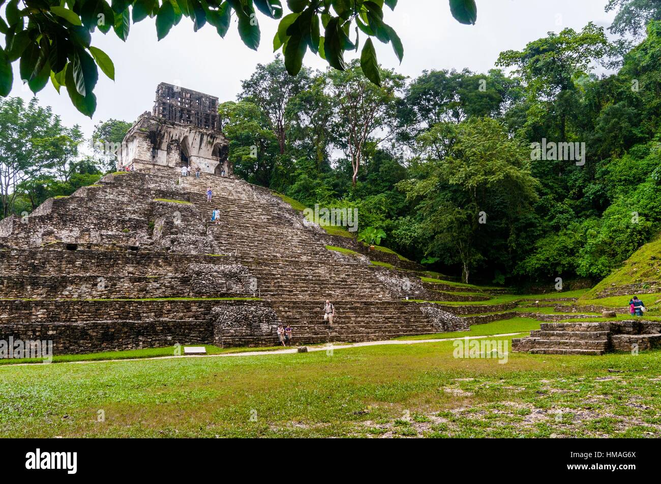 Chiapas group mexico palenque cross hi-res stock photography and images ...