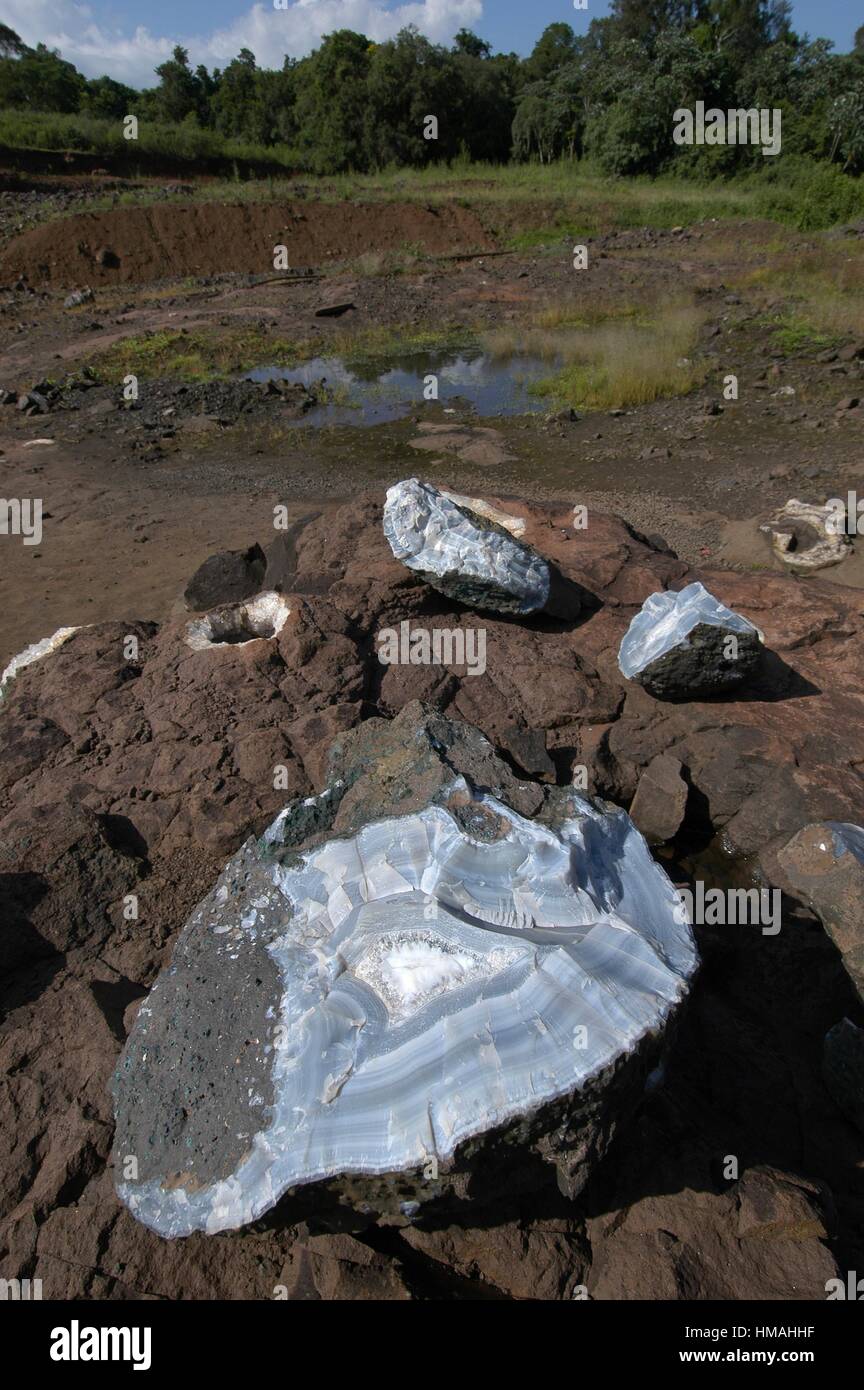 Wanda Mine Semi precious stone open mine exploited using tunnels ...