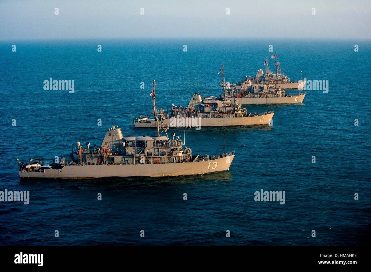 Uss dextrous mcm 13 hi-res stock photography and images - Alamy
