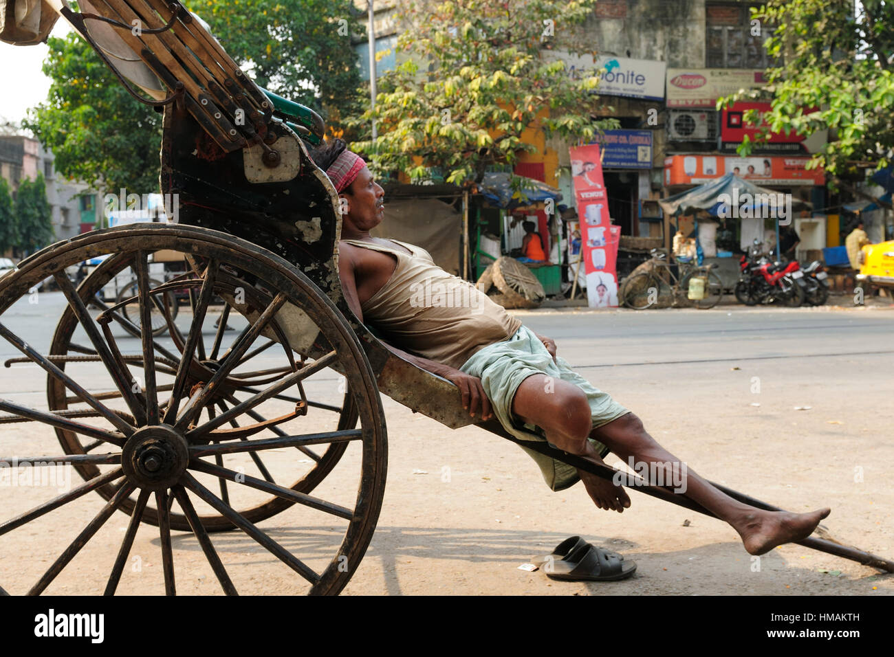 Resting rickshaw driver india hi-res stock photography and images - Alamy