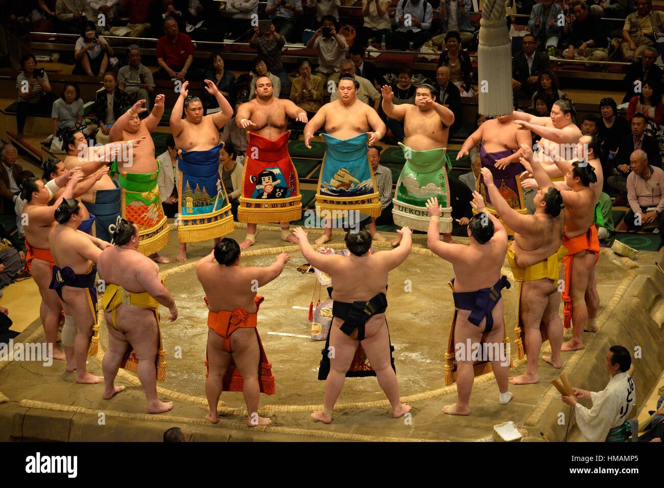 Sumo costume hi-res stock photography and images - Alamy