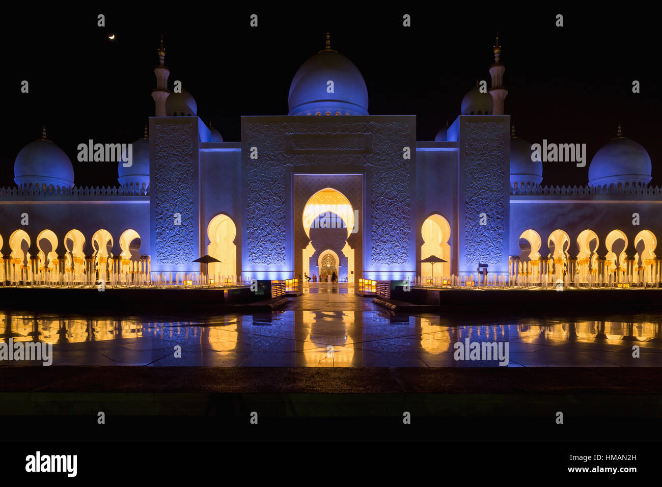Sheikh Zayed Grand Mosque in Abu Dhabi, United Arab Emirates. Grand ...