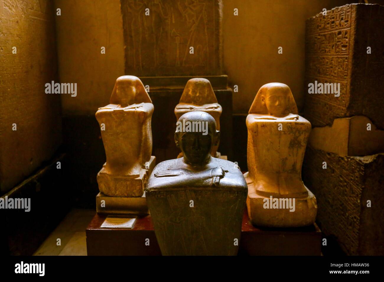 Ancient Egyptian Cube Statue High Resolution Stock Photography and ...