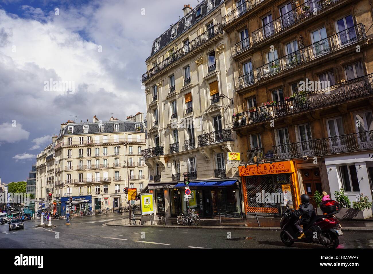 Historic paris streets hi-res stock photography and images - Alamy