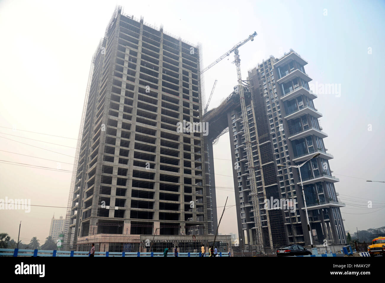 Under construction buildings in delhi hi-res stock photography and ...