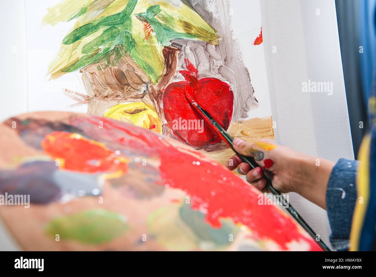 Little artist painting Stock Photo - Alamy