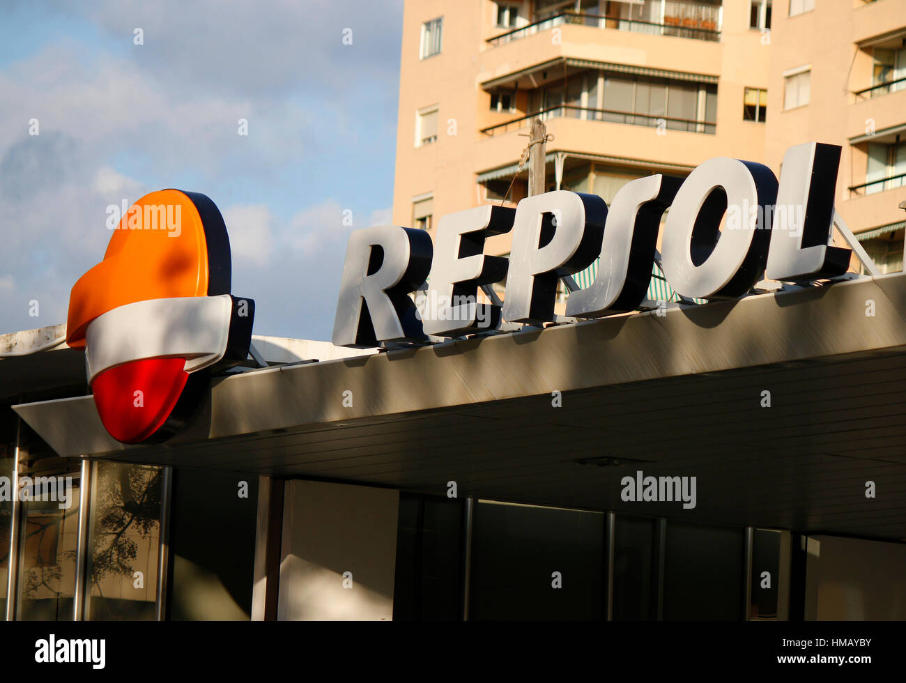 Repsol logo hi-res stock photography and images - Alamy