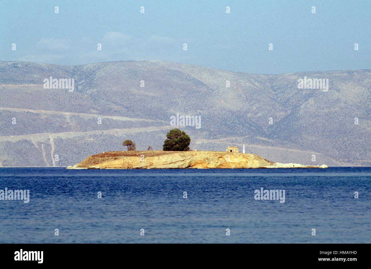 An island in the Gulf of Itea, Delphi, Greece Stock Photo - Alamy