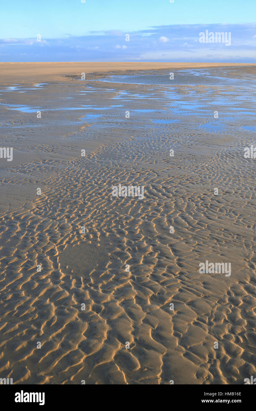 Wave like sand patterns hi-res stock photography and images - Alamy