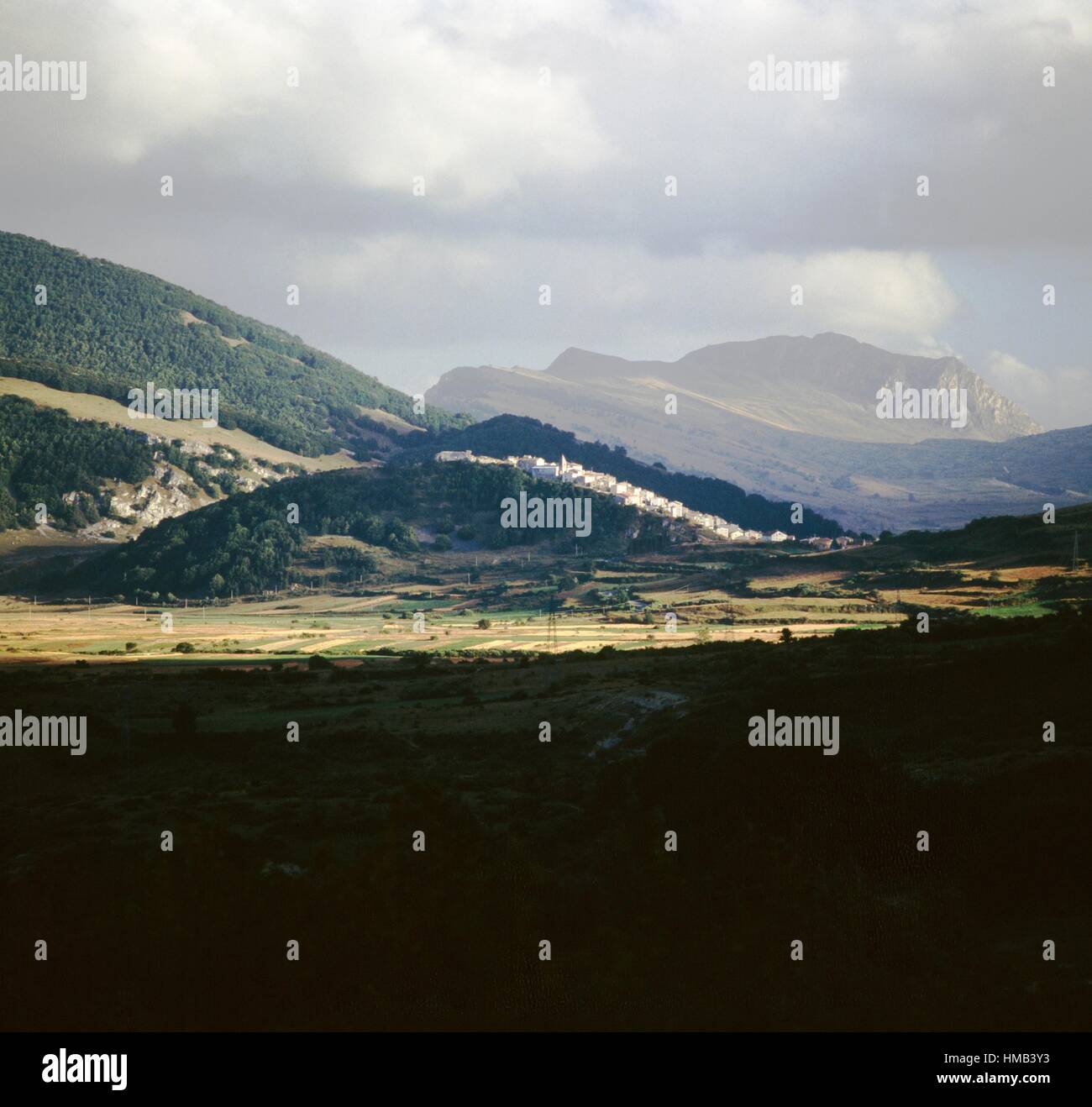 View of Rovere and the Rocche plateau, Sirente-Velino regional park ...