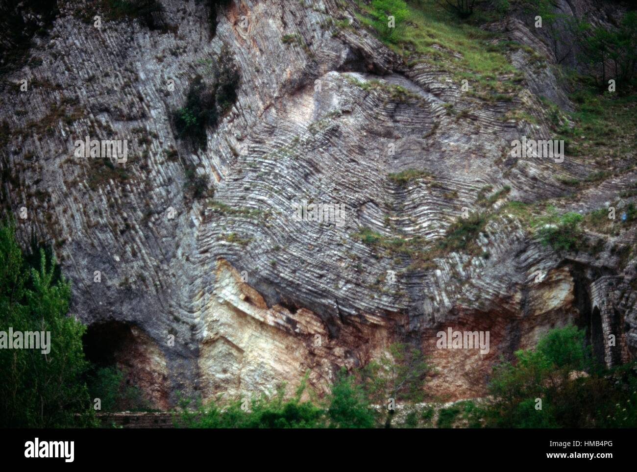 Stratified rock face in valnerina hi-res stock photography and images ...