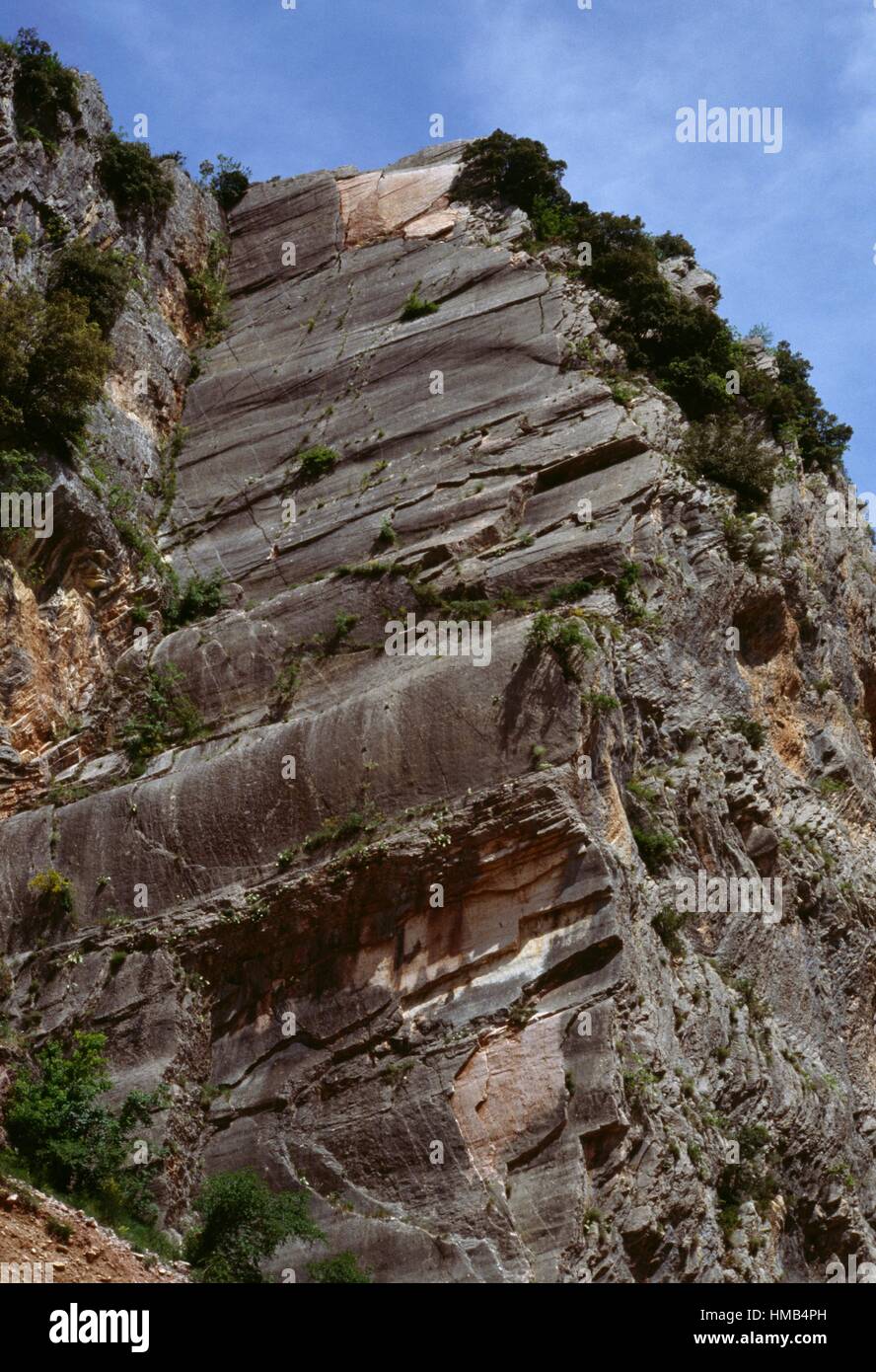Stratified rock face in valnerina hi-res stock photography and images ...