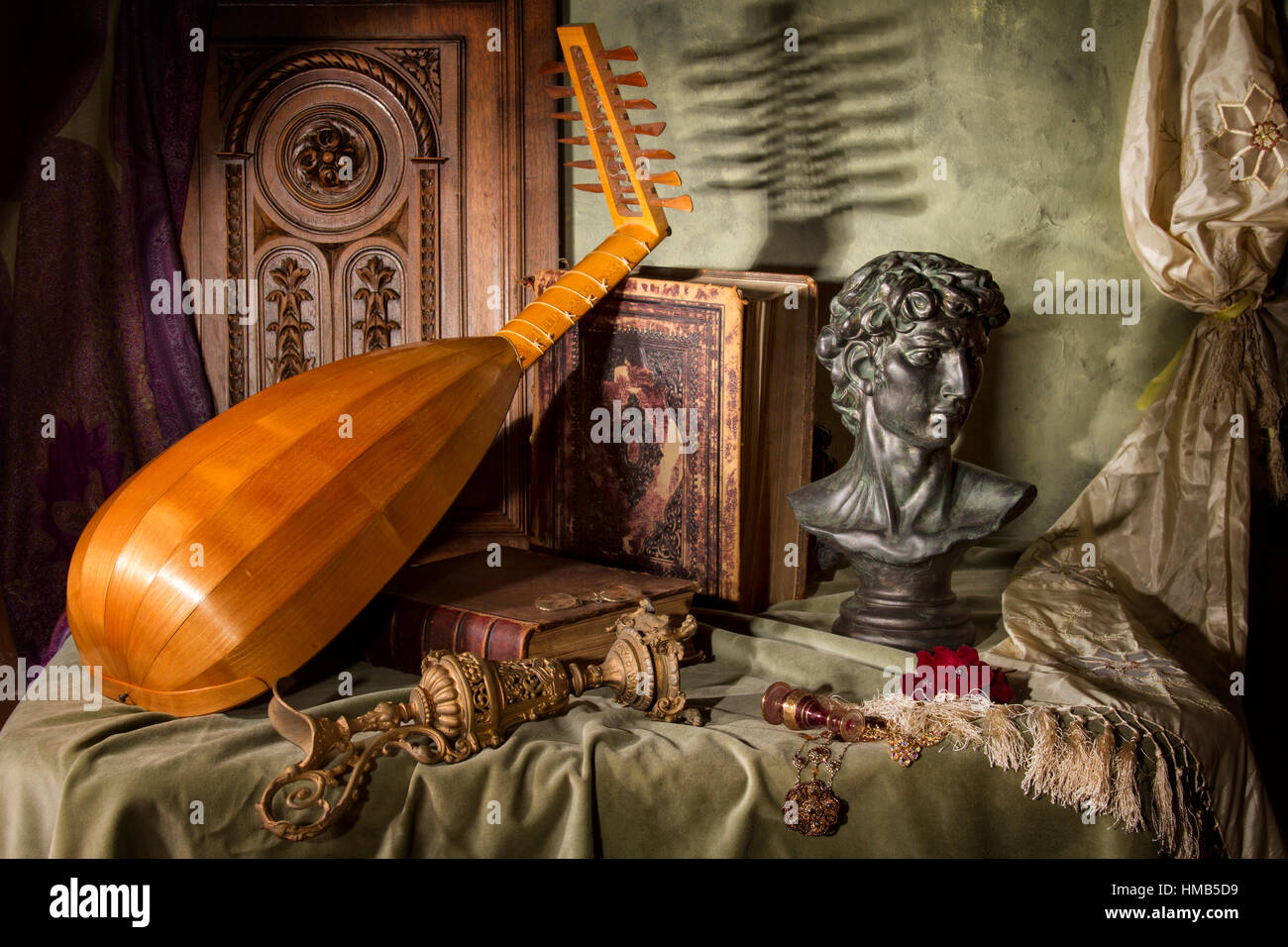 Lute & Bust Stock Photo - Alamy