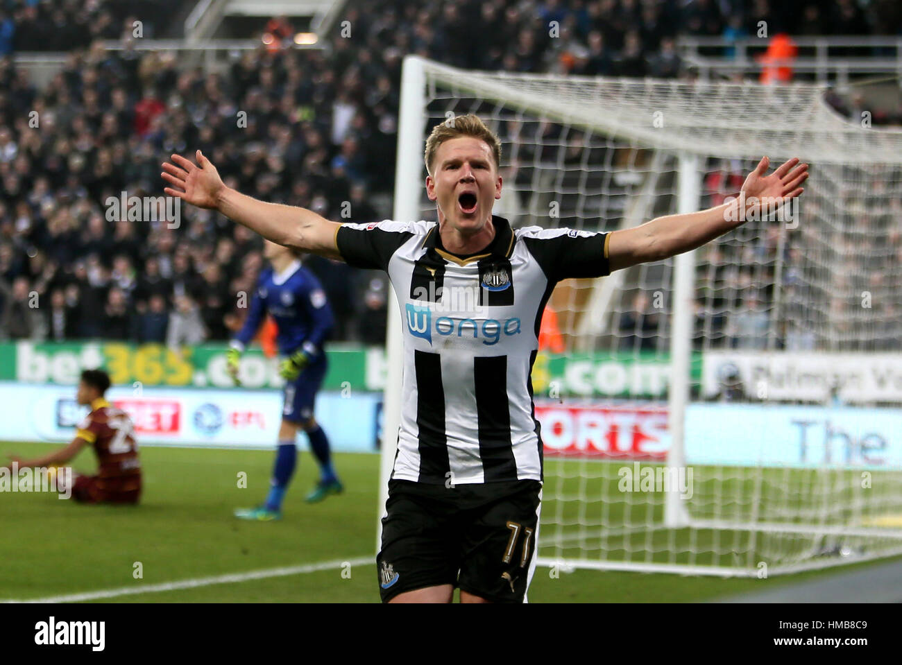 Newcastle United's Matt Ritchie celebrates scoring his side's second ...