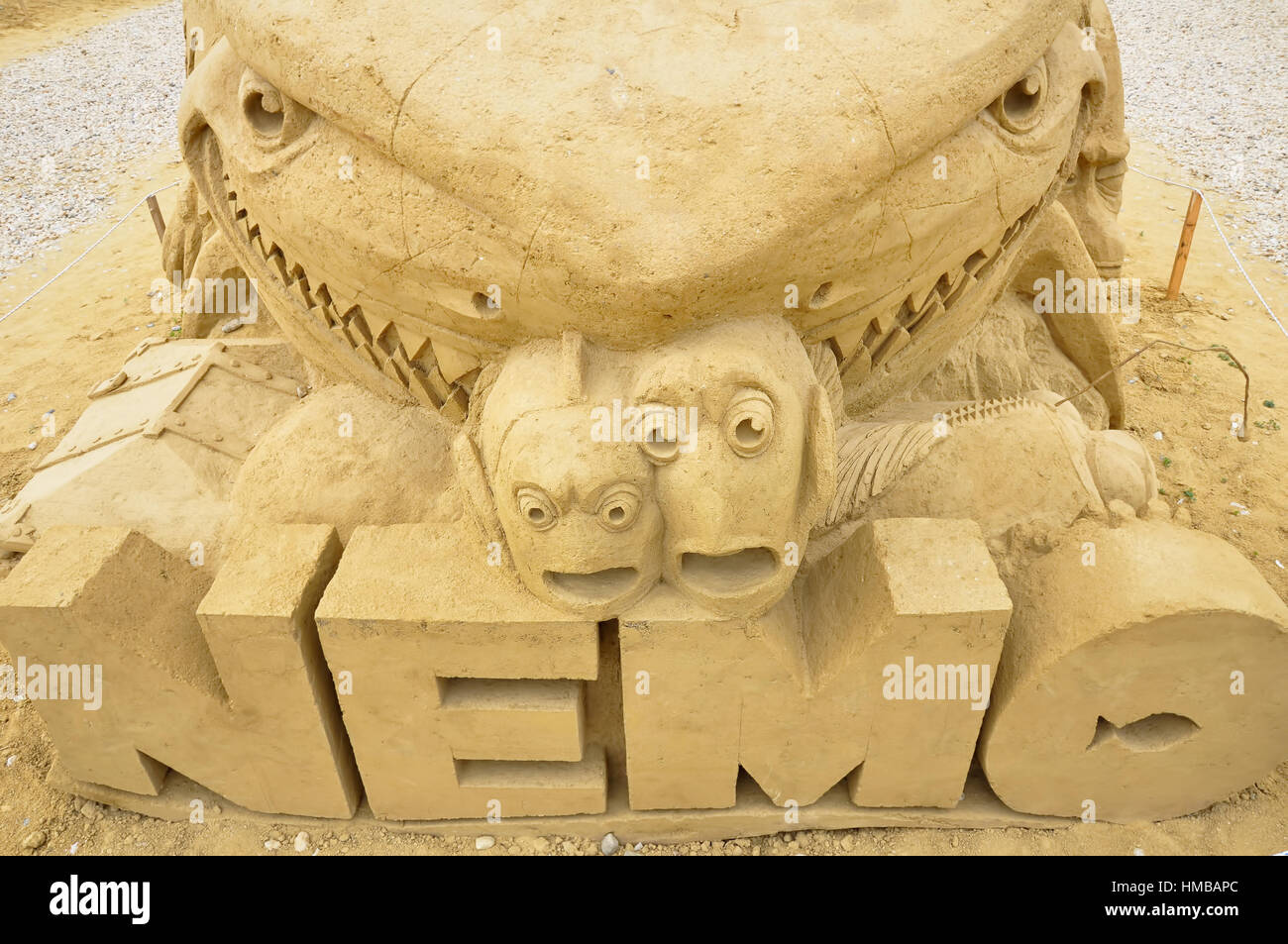 Finding nemo and finding dory sand sculpture hi-res stock photography ...