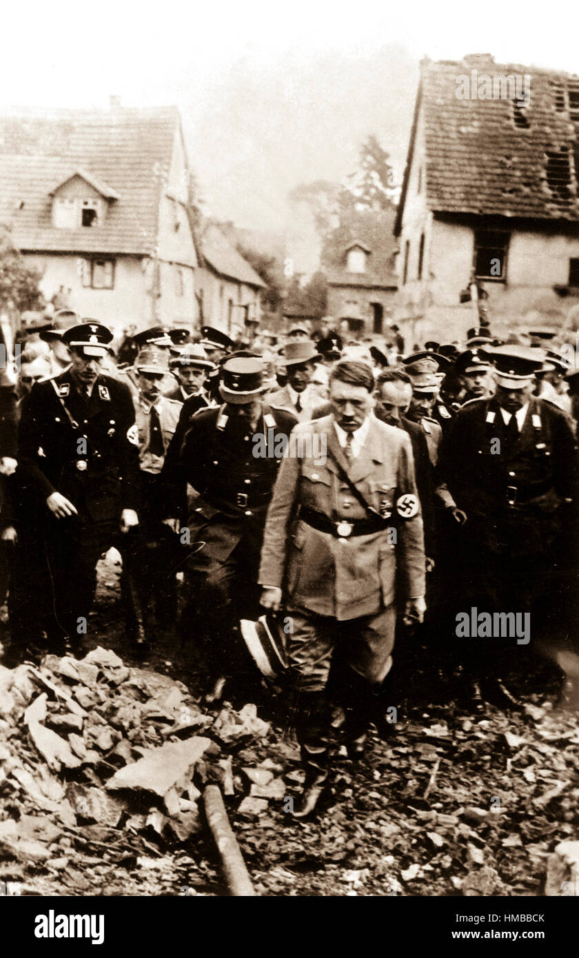 Adolf hitler uniform hi-res stock photography and images - Alamy