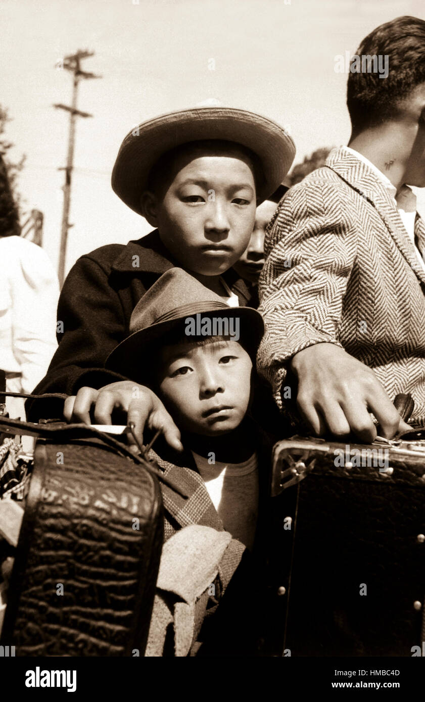 World war two children evacuees hi-res stock photography and images - Alamy