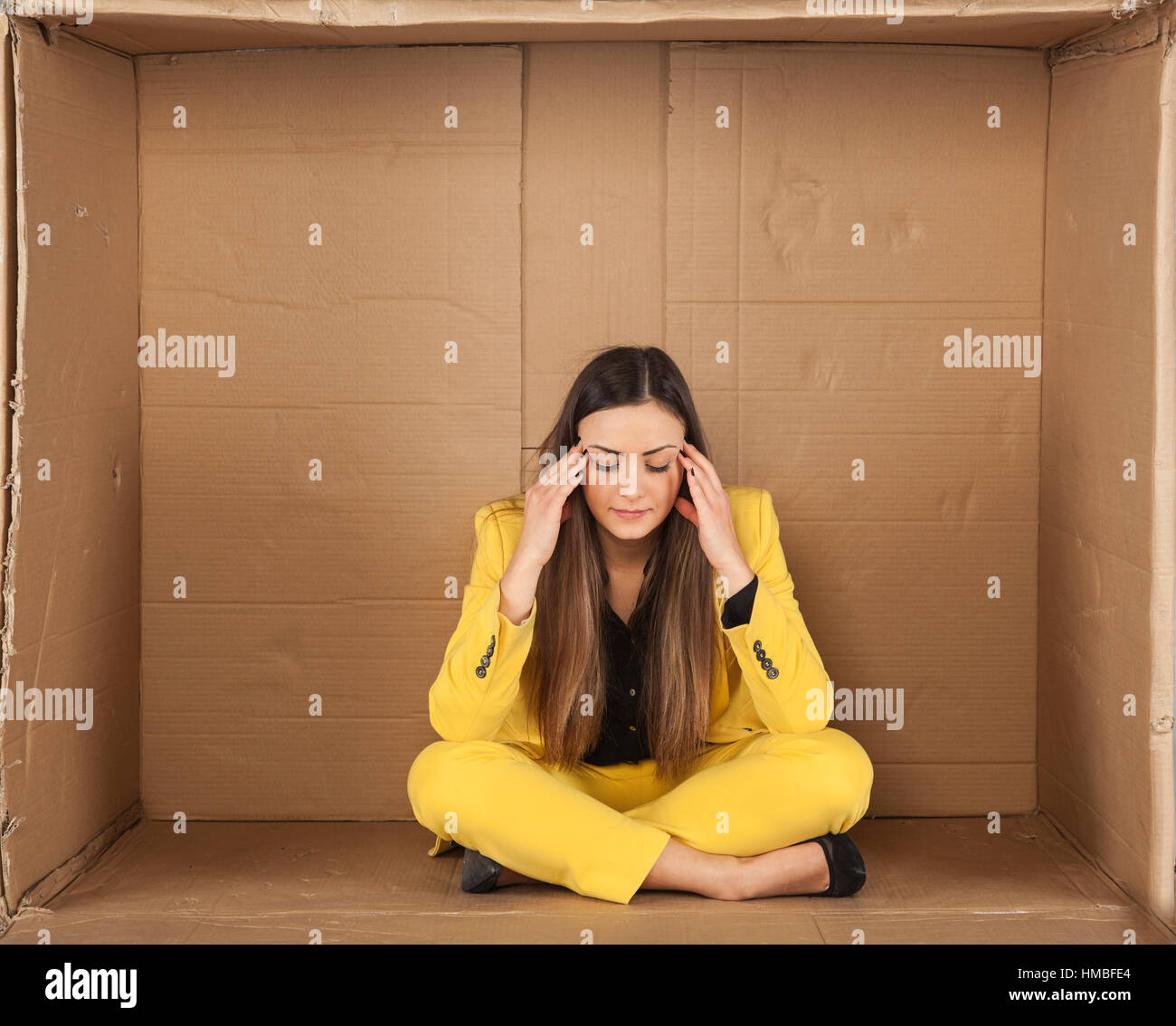 Business woman box headache hi-res stock photography and images - Alamy