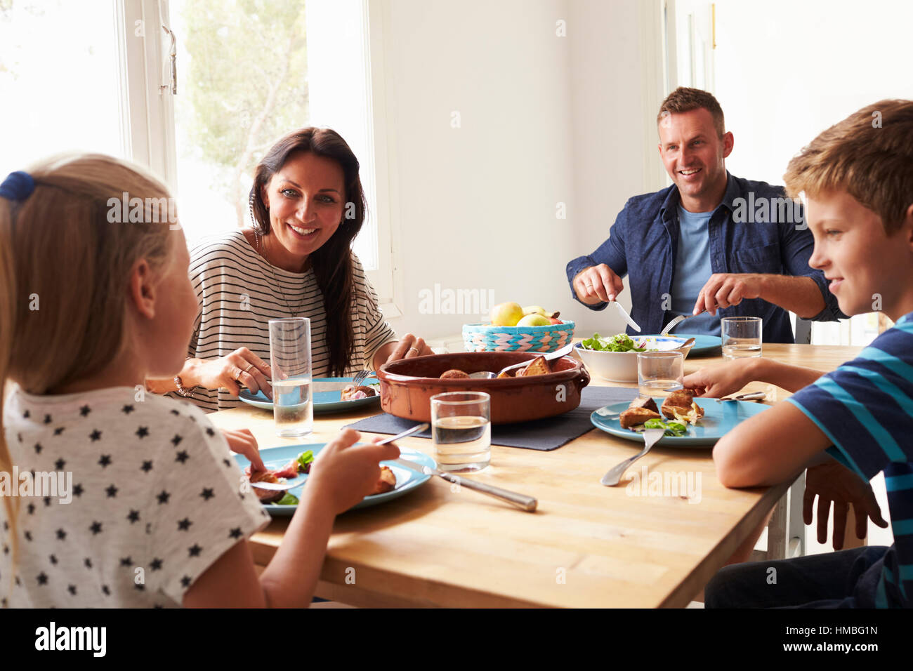 Family eating meal from above hi-res stock photography and images - Alamy