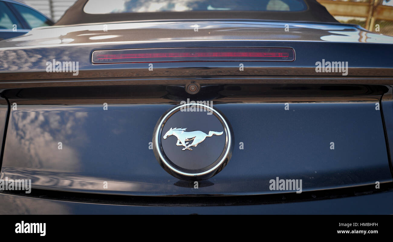 Mustang emblem hi-res stock photography and images - Alamy