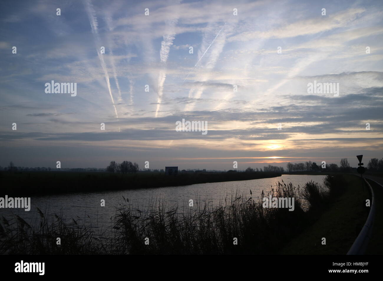 Sun reflected in water waves hi-res stock photography and images - Alamy