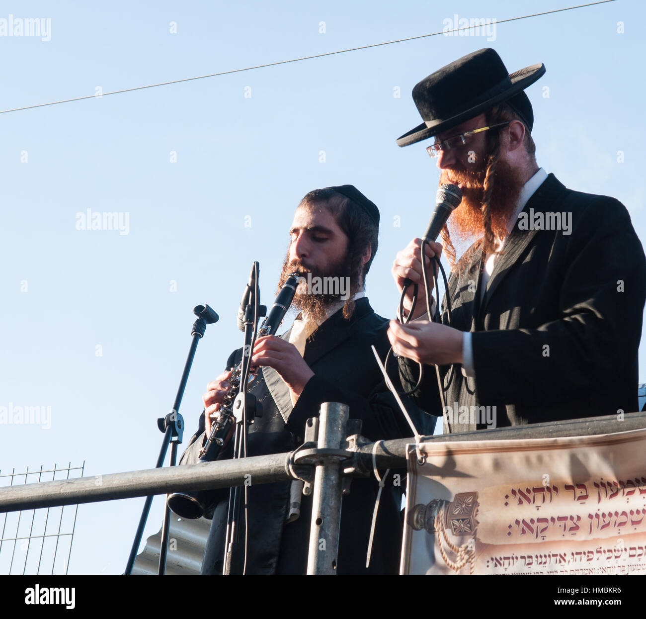 Israeli dancing hi-res stock photography and images - Alamy