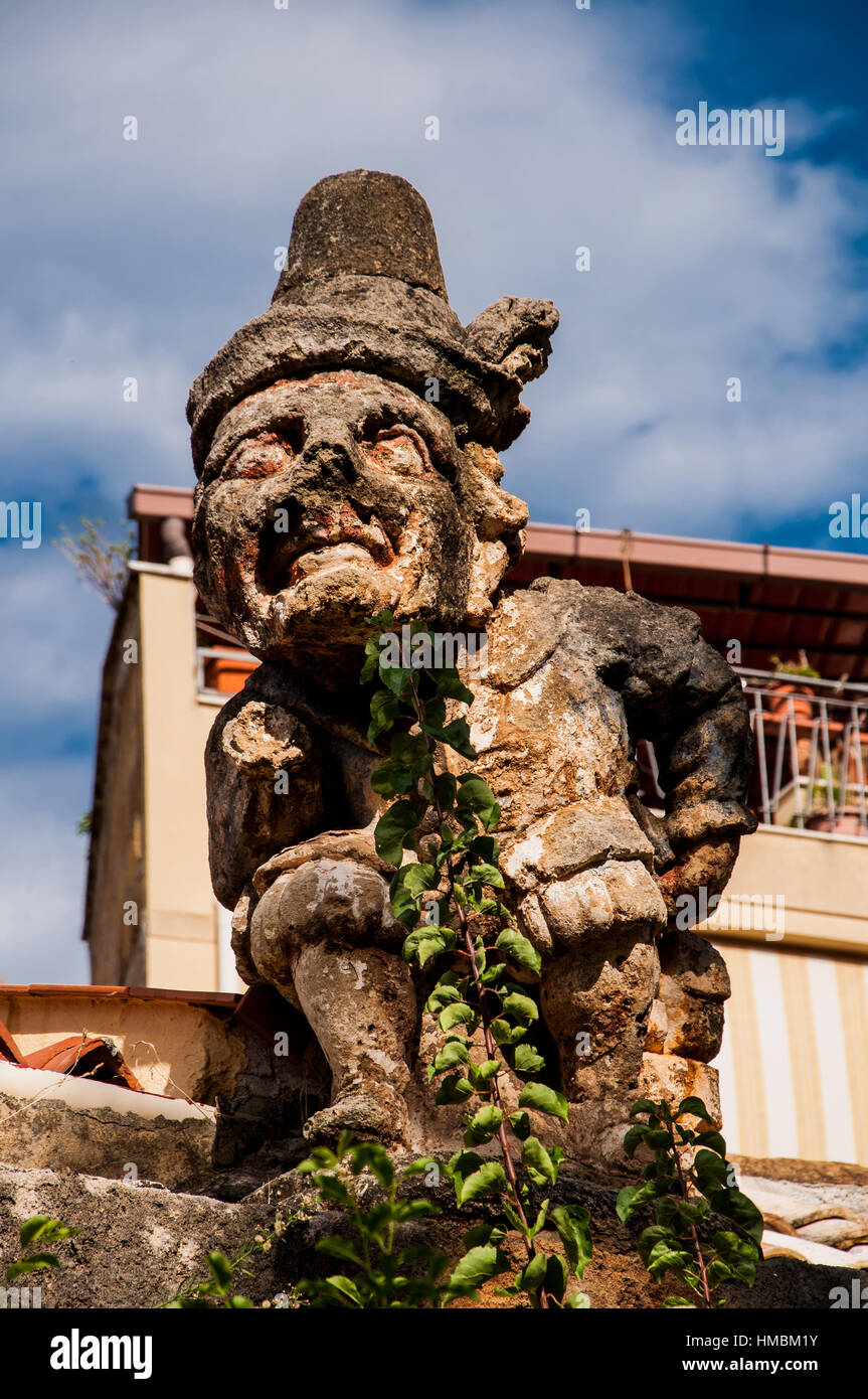 Grotesque stone statue hi-res stock photography and images - Alamy