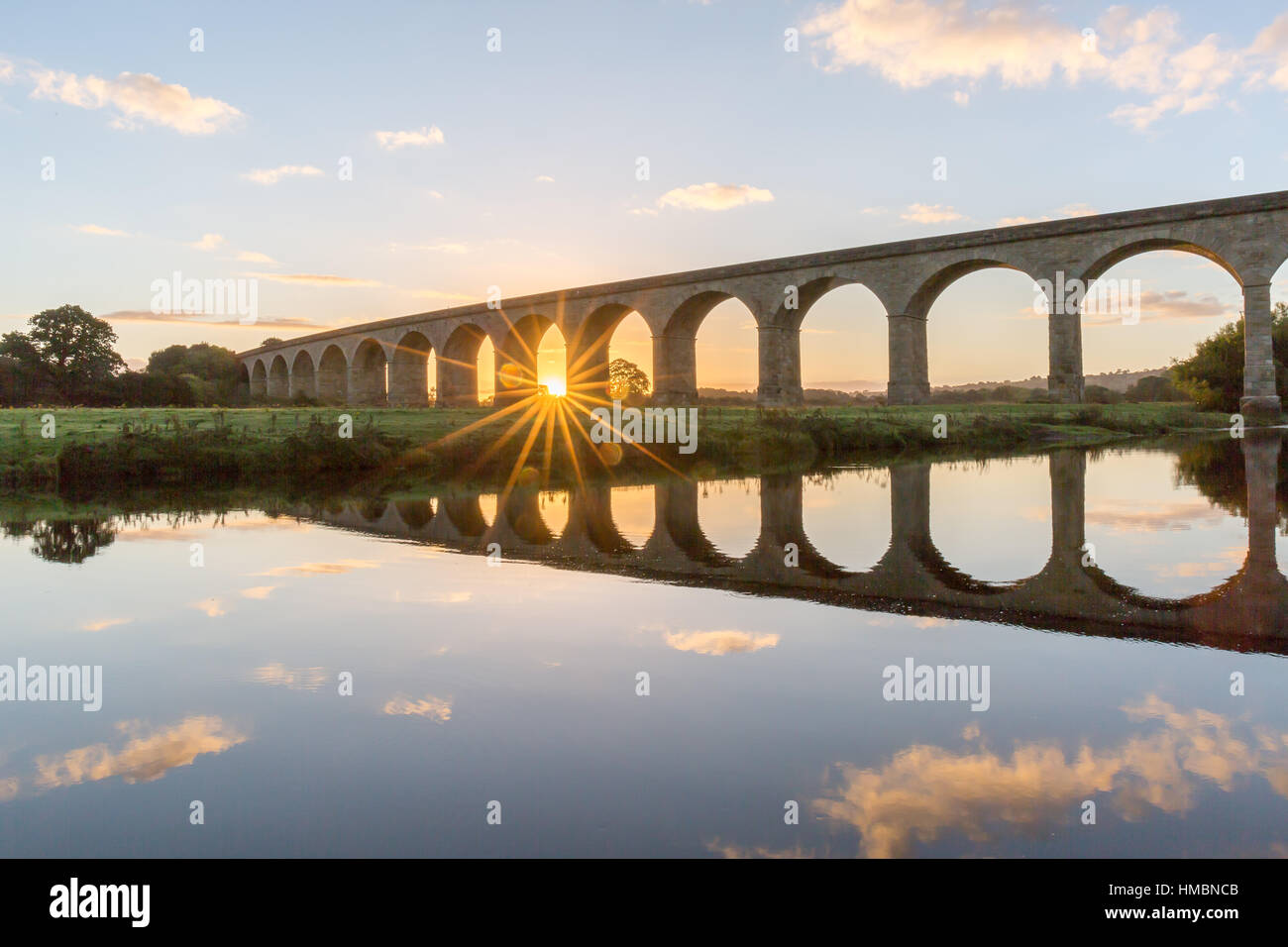 Leeds victorian viaduct hi-res stock photography and images - Alamy