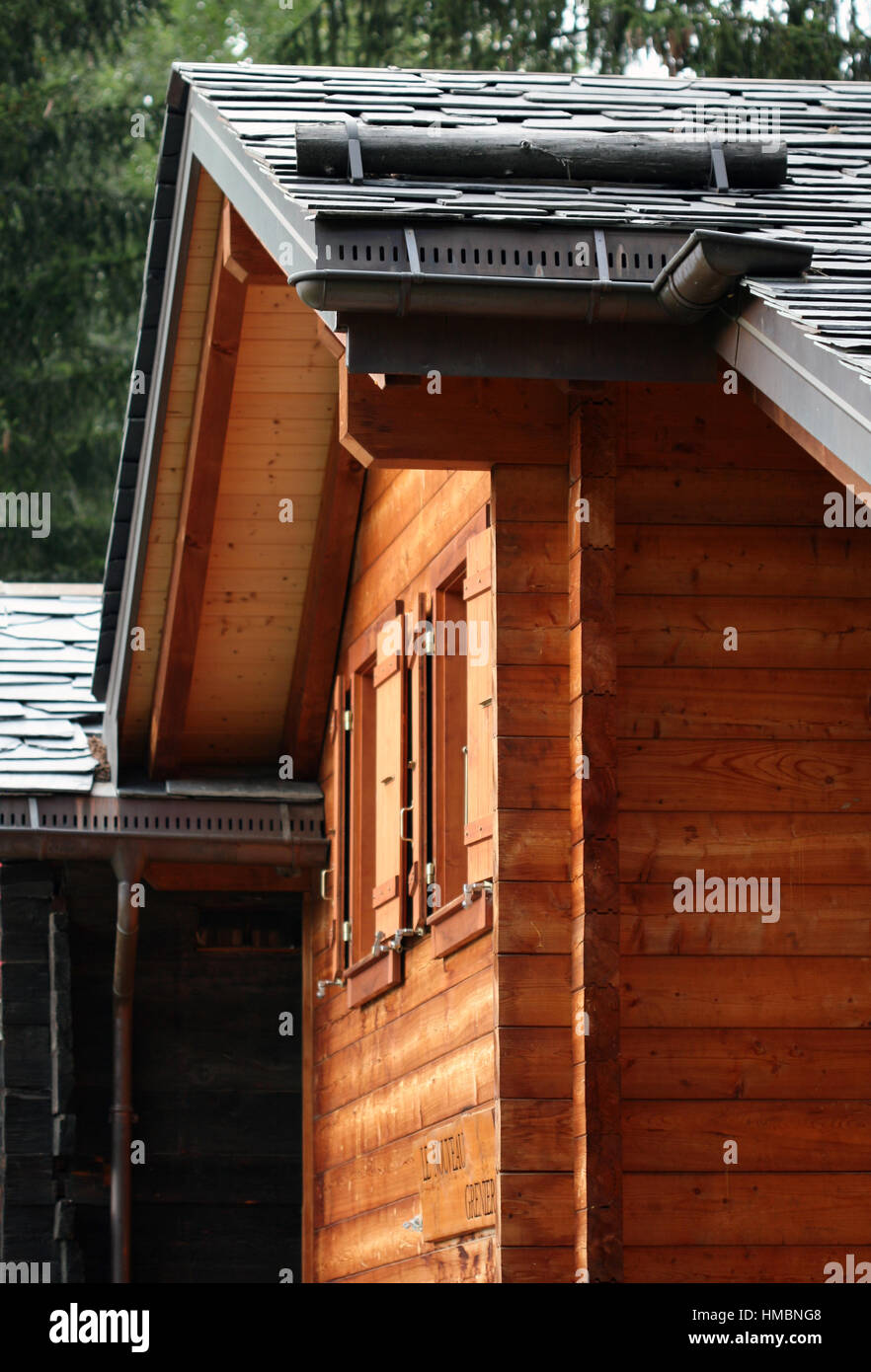 Wooden chalet build hi-res stock photography and images - Alamy