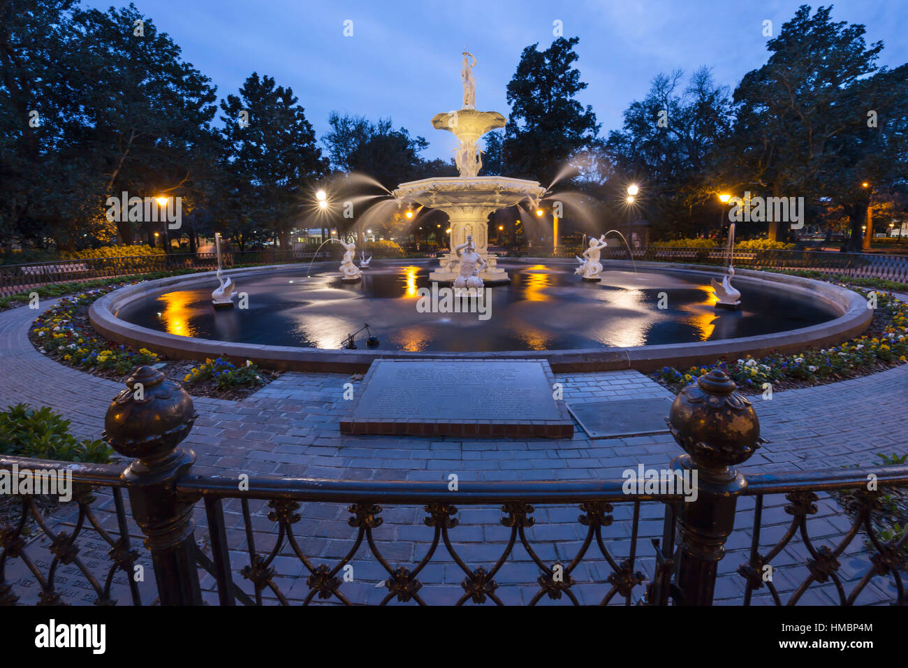 FOUNTAIN FORSYTH PARK HISTORIC DISTRICT SAVANNAH GEORGIA USA Stock Photo - Alamy