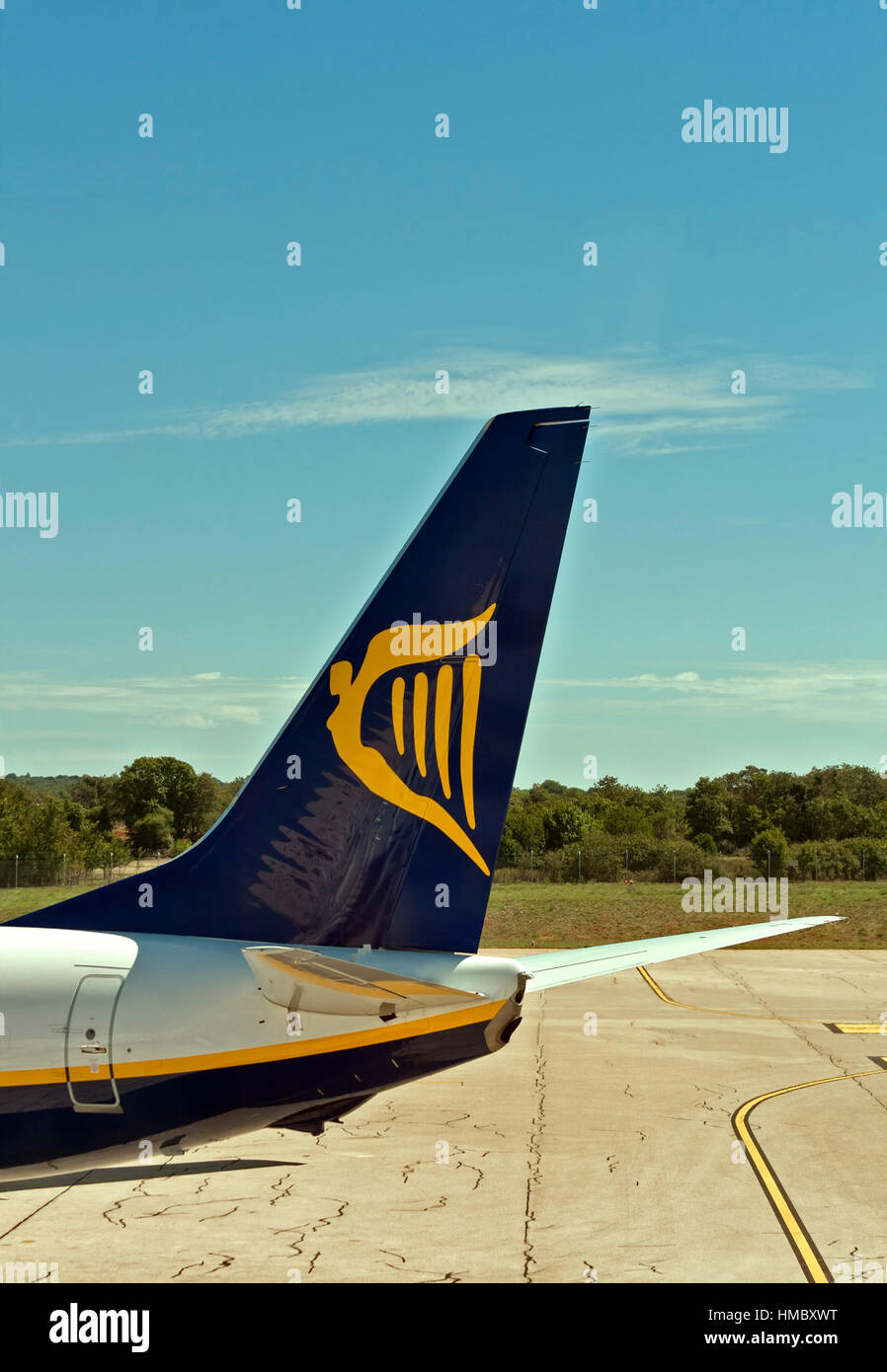 Ryanair symbol hi-res stock photography and images - Alamy