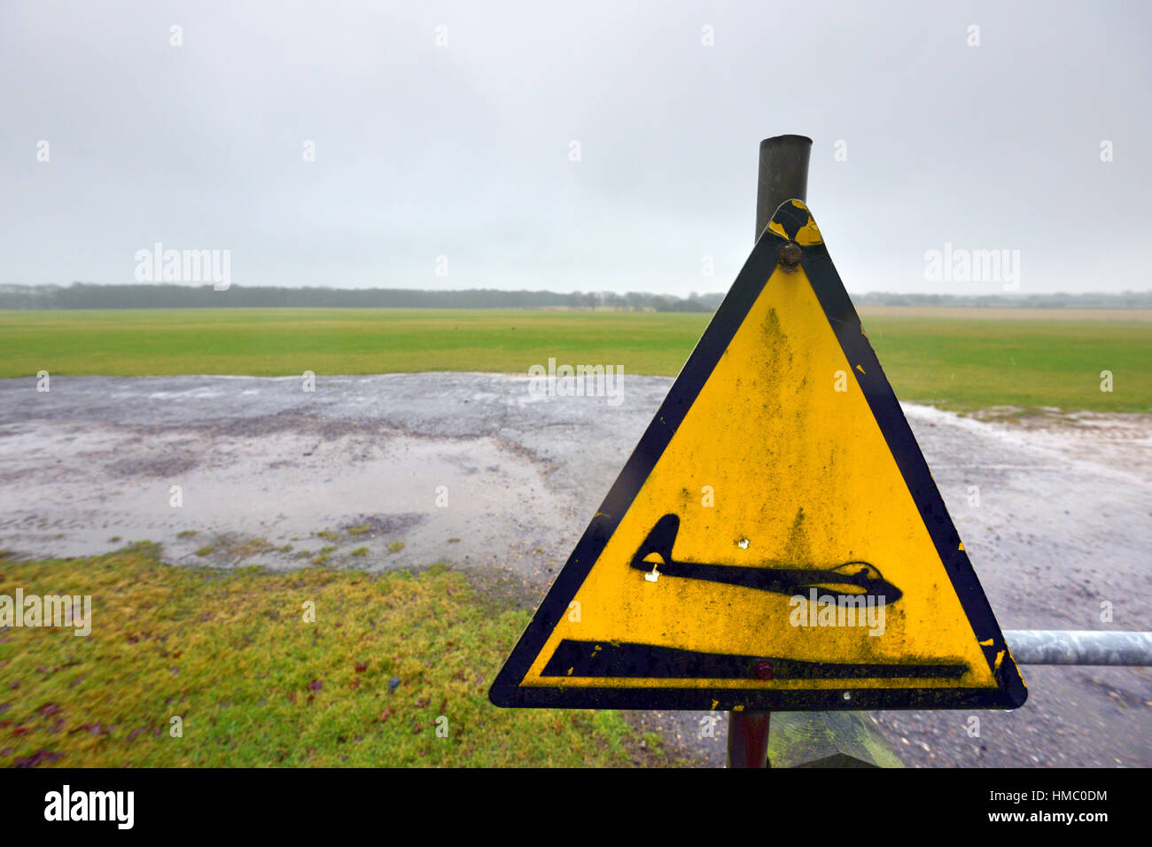 Takeoff landing runway hi-res stock photography and images - Alamy