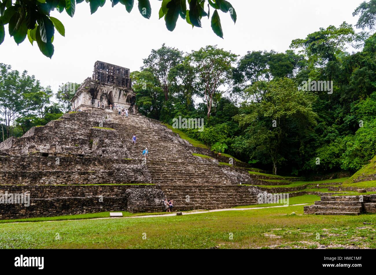 Chiapas group mexico palenque cross hi-res stock photography and images ...