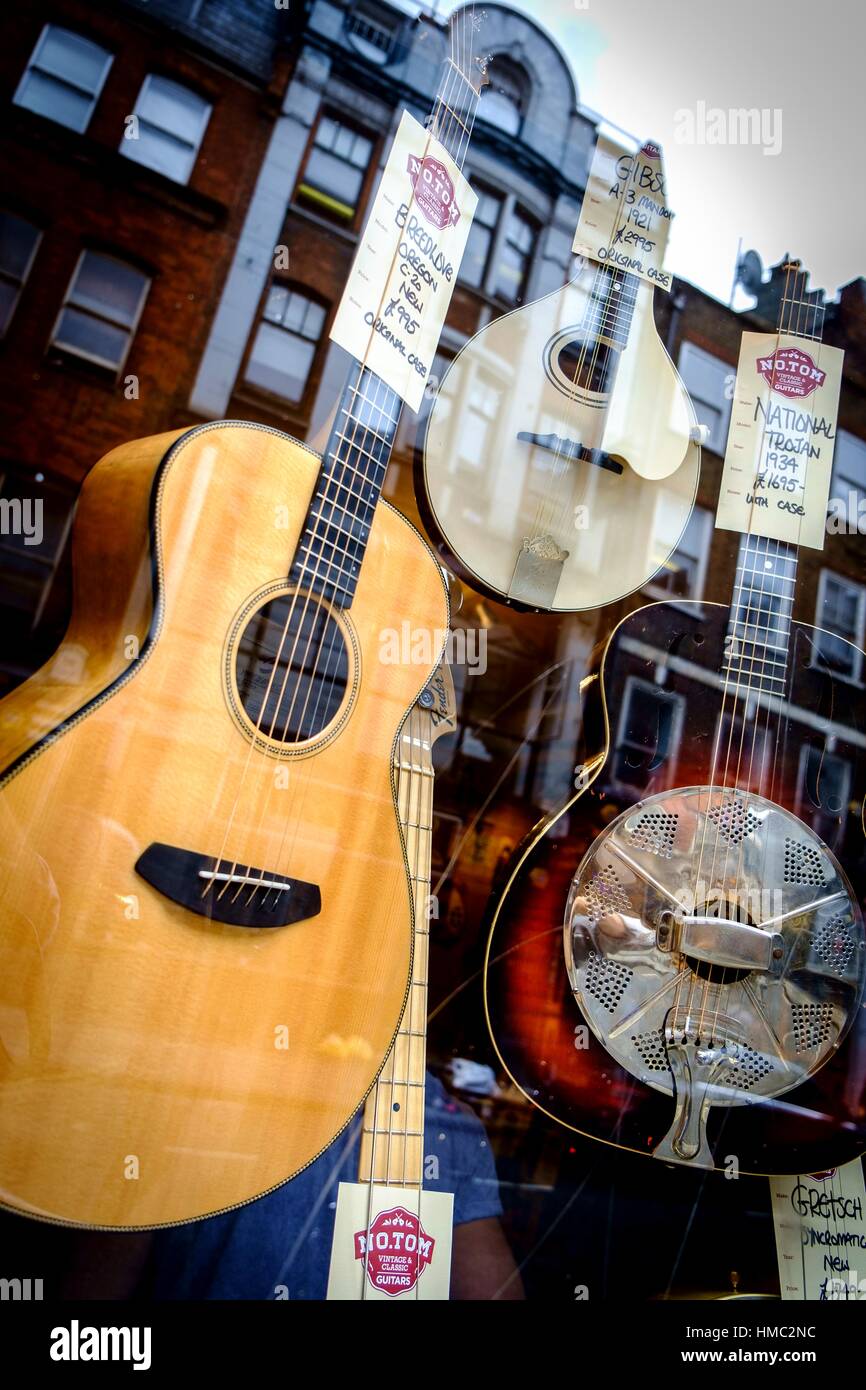 British popular music hi-res stock photography and images - Alamy