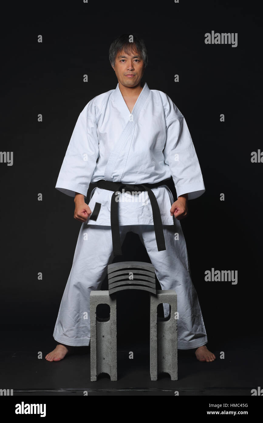 Japanese karate master focusing before breaking tiles Stock Photo - Alamy