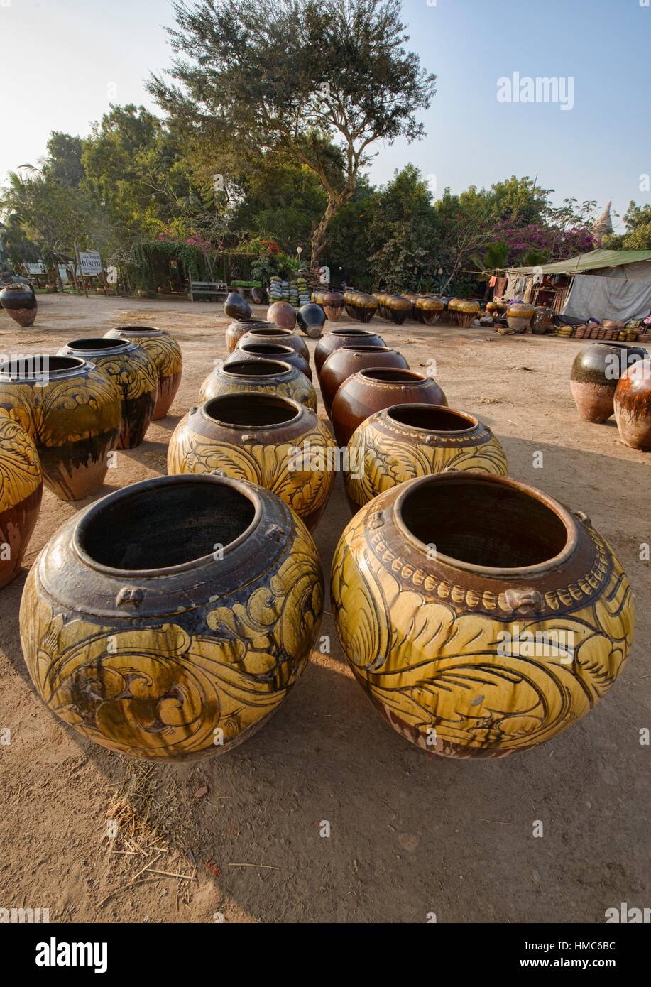 Giant ceramic vase hi-res stock photography and images - Alamy