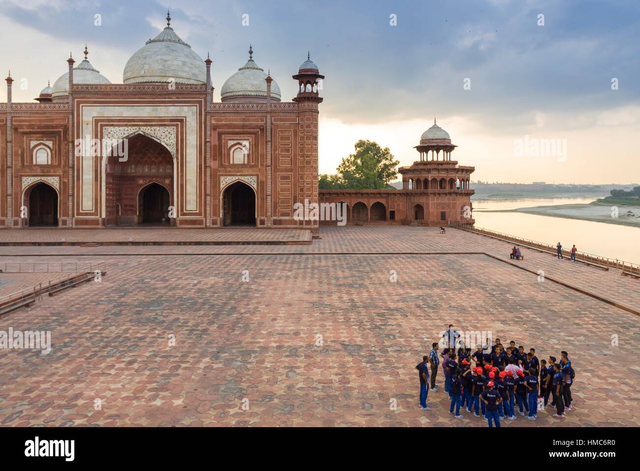 India taj mahal mosque young hi-res stock photography and images - Alamy