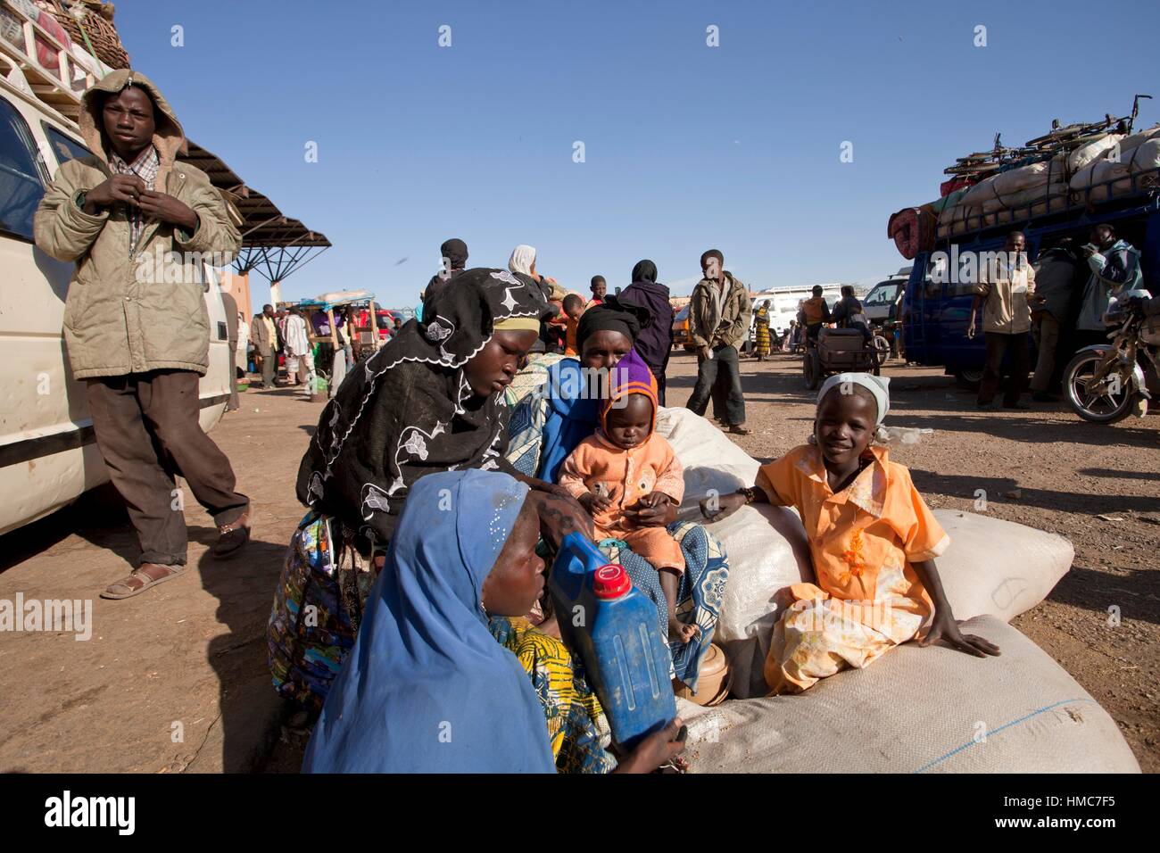 African family bus station hi-res stock photography and images - Alamy
