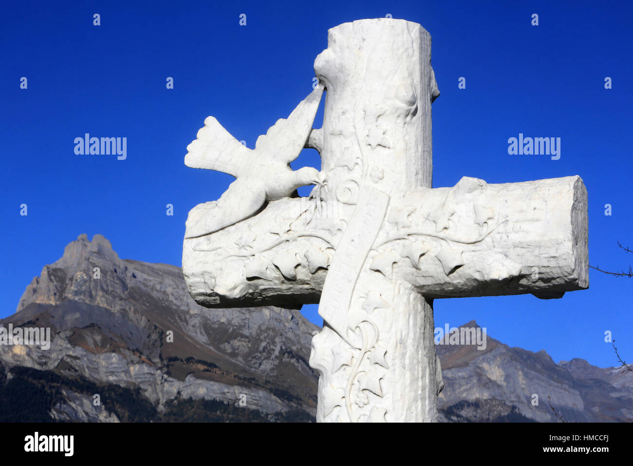 Dove on the cross hi-res stock photography and images - Alamy