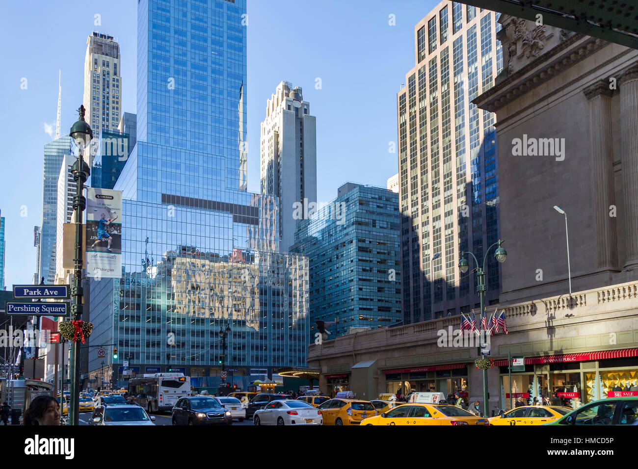 Outside grand central terminal hi-res stock photography and images - Alamy