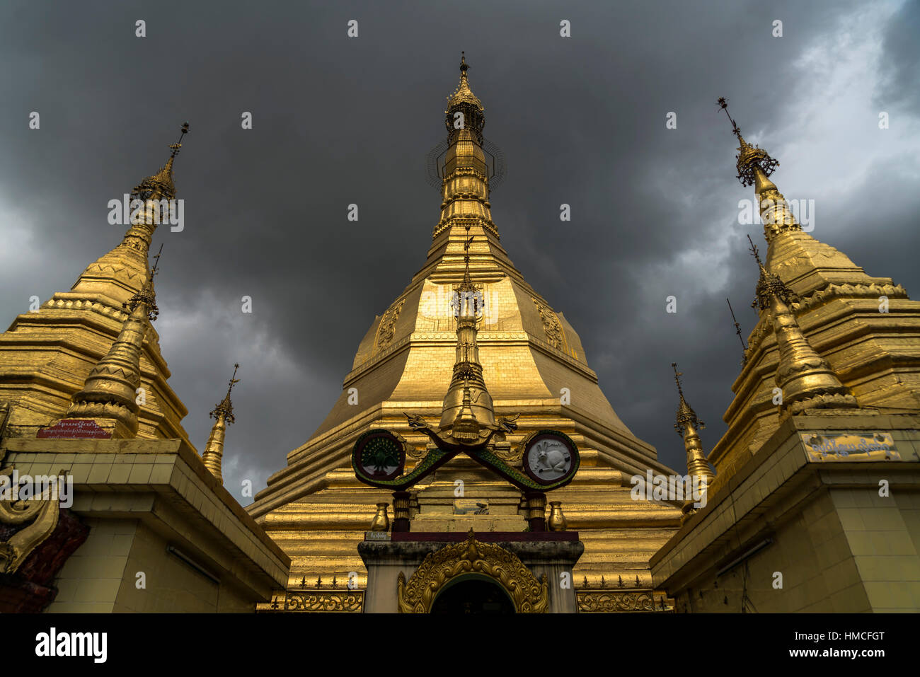 Sule pagode yangon hi-res stock photography and images - Alamy