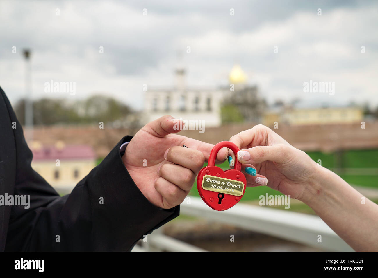 Wedding lock in the hands of the bride and groom Stock Photo - Alamy