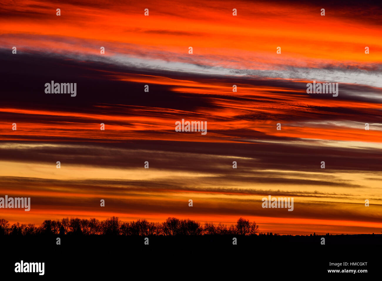 Yellow orange red sunset sky hi-res stock photography and images - Alamy