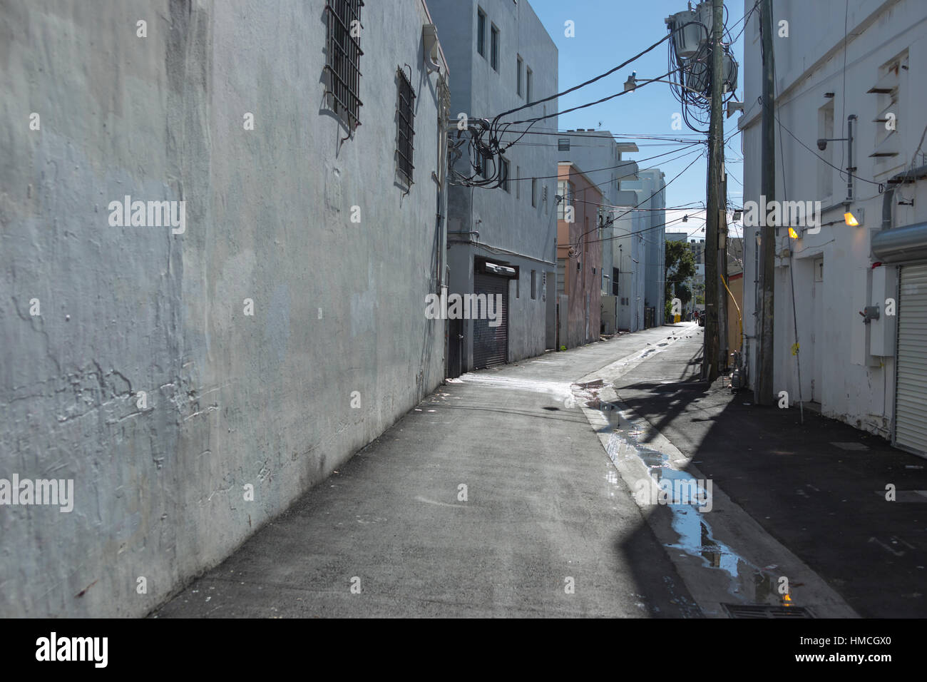 BACK ALLEYWAY SOUTH BEACH MIAMI BEACH FLORIDA USA Stock Photo - Alamy