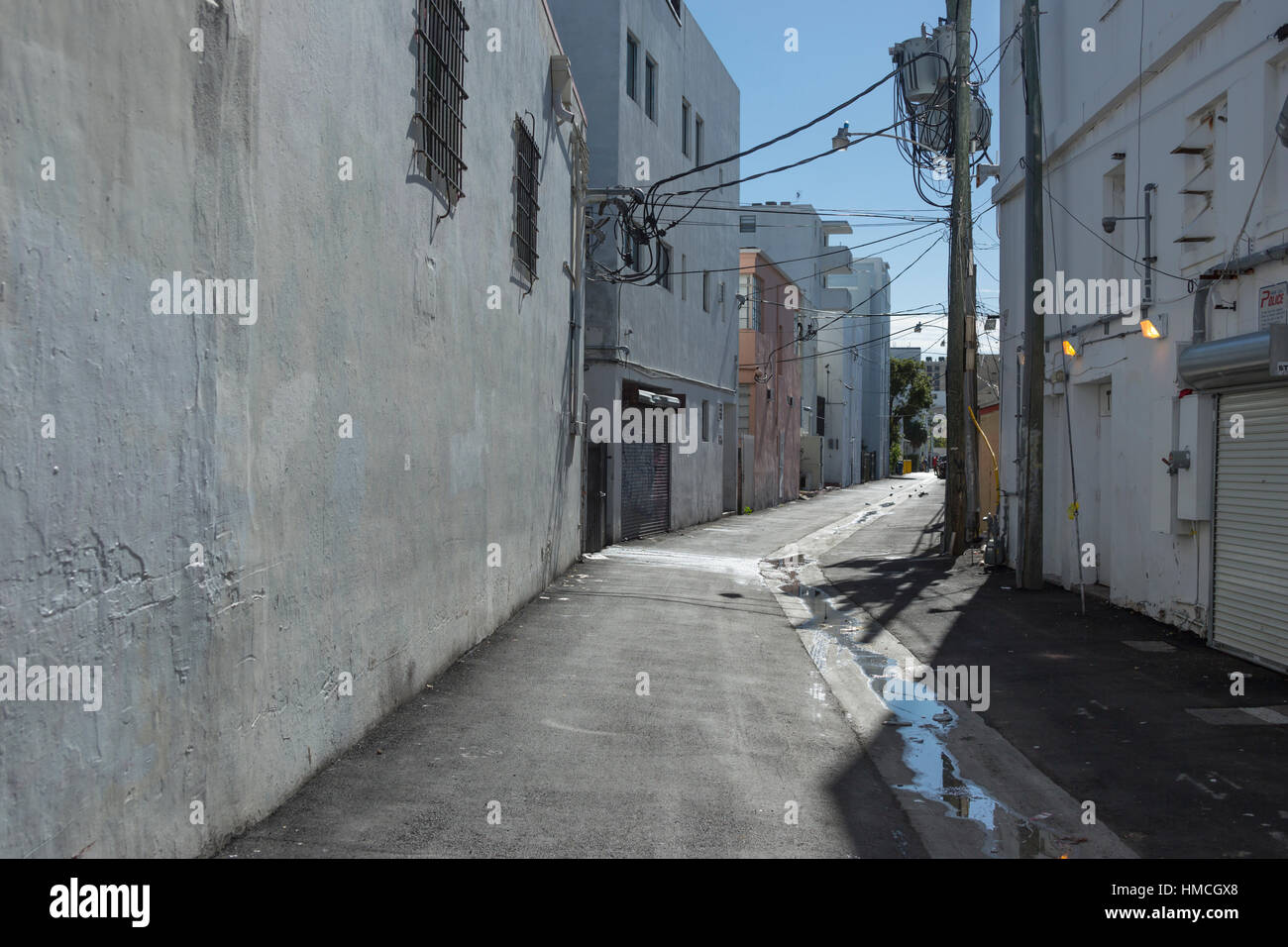 BACK ALLEYWAY SOUTH BEACH MIAMI BEACH FLORIDA USA Stock Photo - Alamy